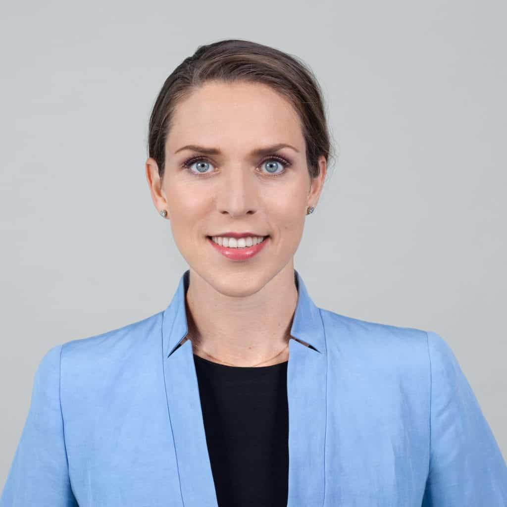 Dr. Julia Karl, LL.M. (UCLA) - EY Law